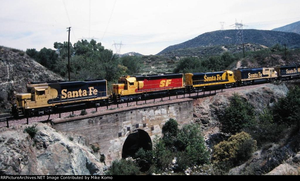 Santa Fe GP30 2709